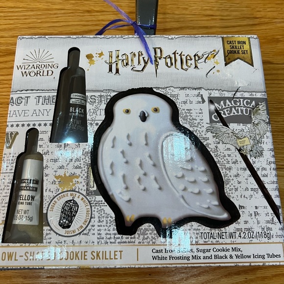 Warner Bros. | Kitchen | Harry Potter Pan Set Cookie Owl | Poshmark